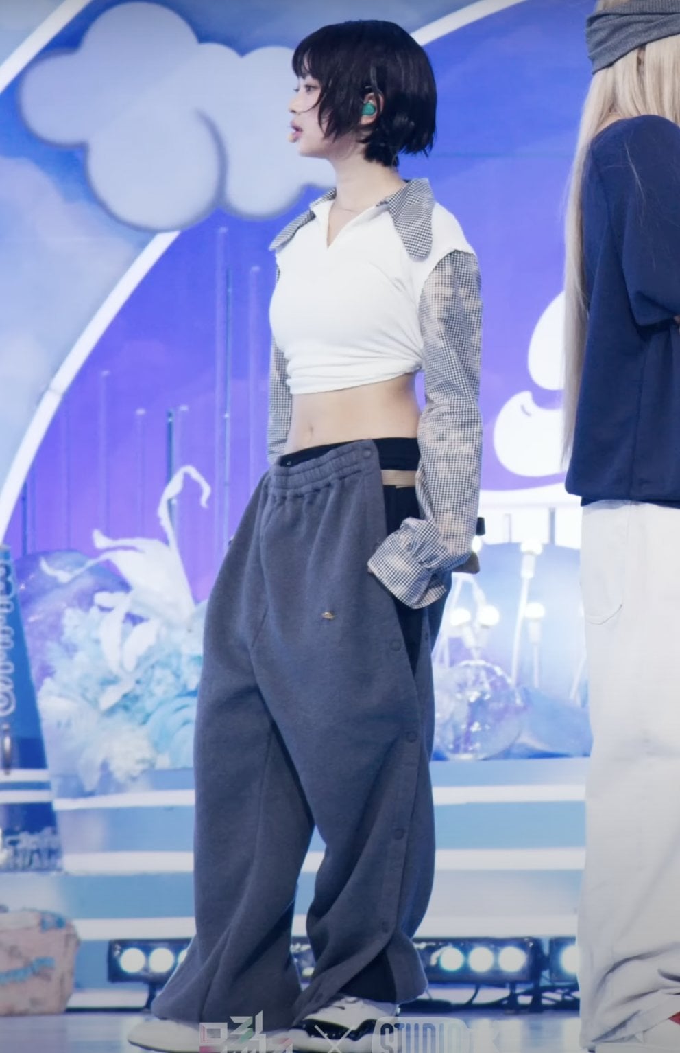 Hanni going viral for her dancing with knetz - PTKOREA