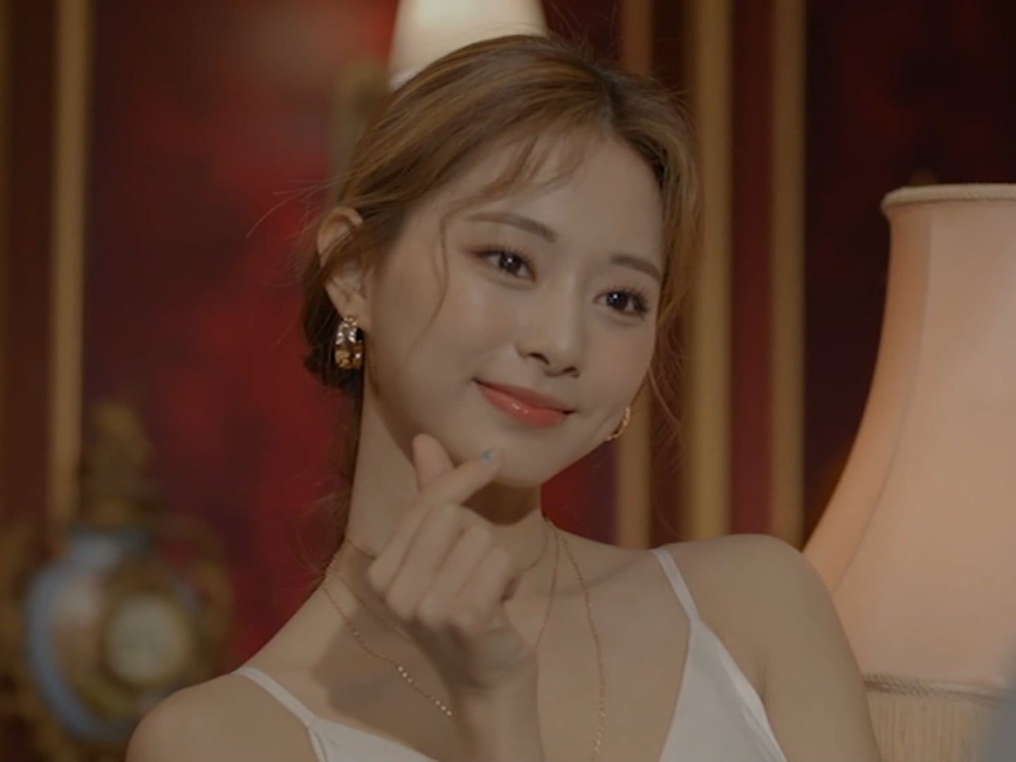 Tzuyu's Perfect finger heart - PTKOREA