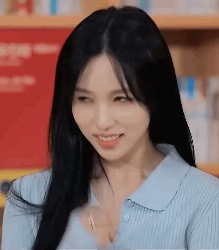 240510 Mina doing L's pose from Death Note - PTKOREA