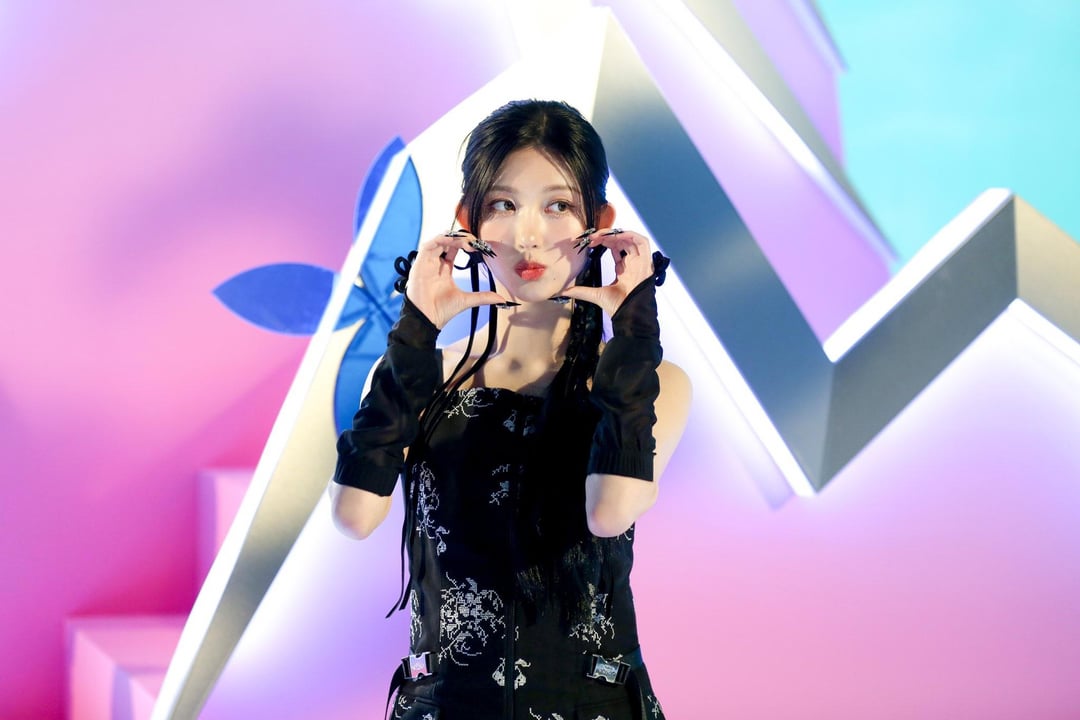 240528 IVE Official Twitter Update - HEYA (MV Behind Photos - Yujin ...