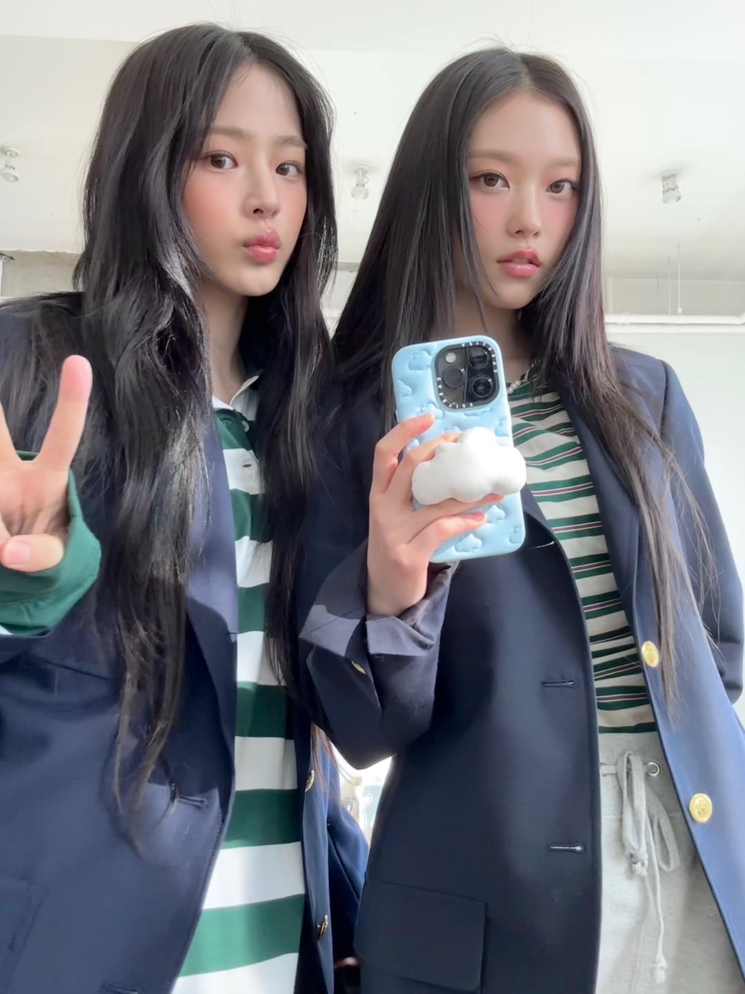 240515 Minji Phoning Chat Photo Update with Haerin - PTKOREA