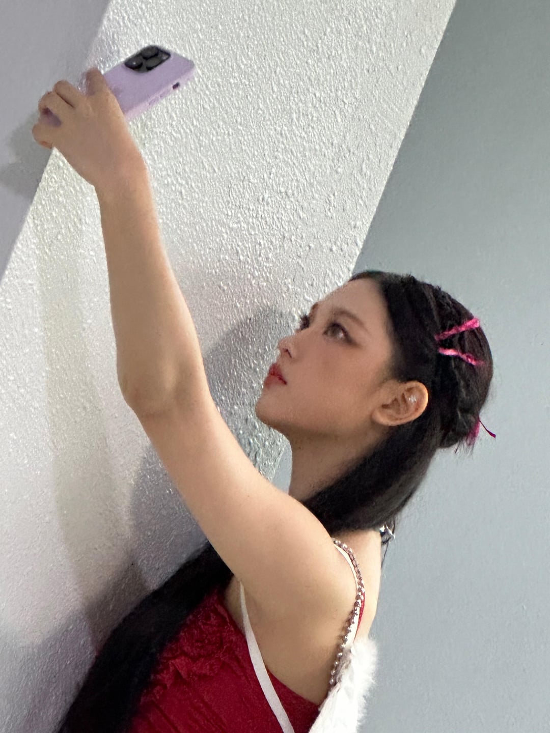 240515 Minji Phoning Chat Photo Update with Haerin - PTKOREA