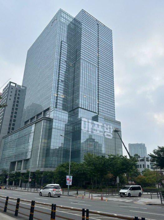 BTS Mural currently being painted outside Hybe building for their 11th ...