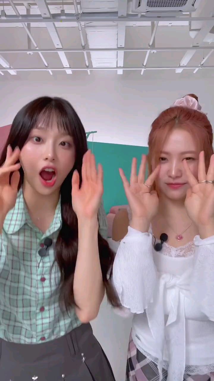 240629 Yeri (with Chuu) - Strawberry Rush (Dance Challenge) - PTKOREA