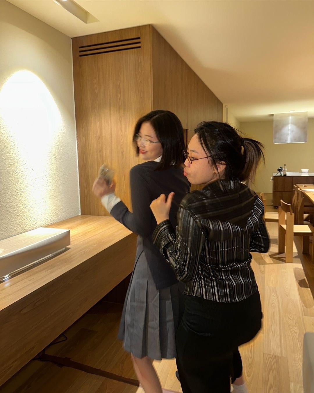 240622 Yujin Instagram Update (feat. Lee Eunji, OH MY GIRL Mimi & Lee Youngji) - PTKOREA