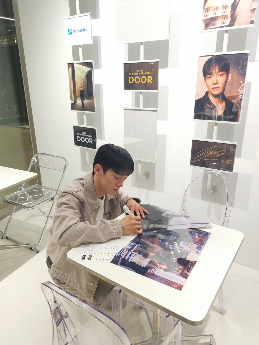 240620 Chen The 4th Mini Album 'DOOR' POP-UP STORE Behind Photo - PTKOREA