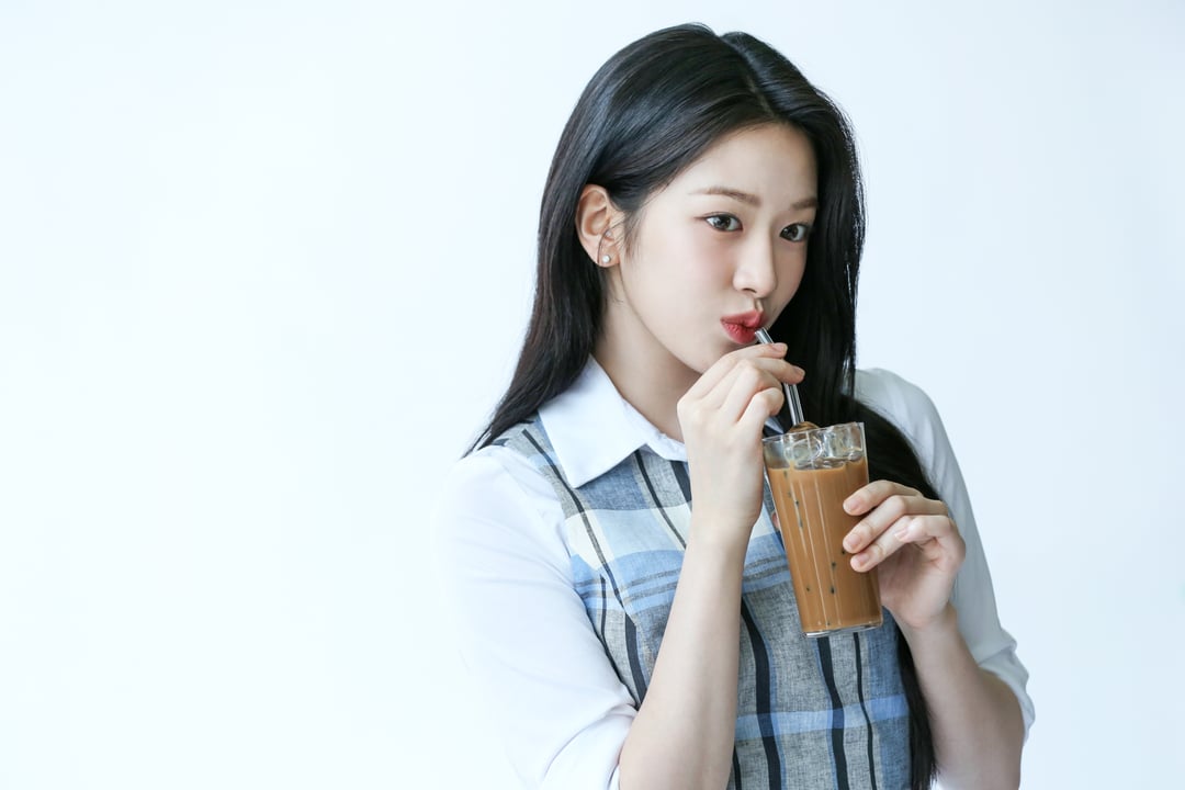 240702 Yujin - Maxim Supreme Gold Commercial Behind The Scenes - PTKOREA