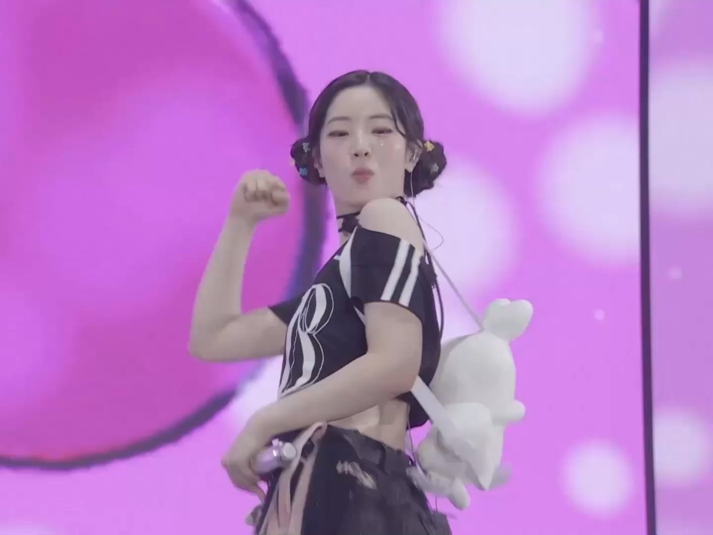 Dahyun's hyper and cute version of the "CHEER UP" dance break (joined ...