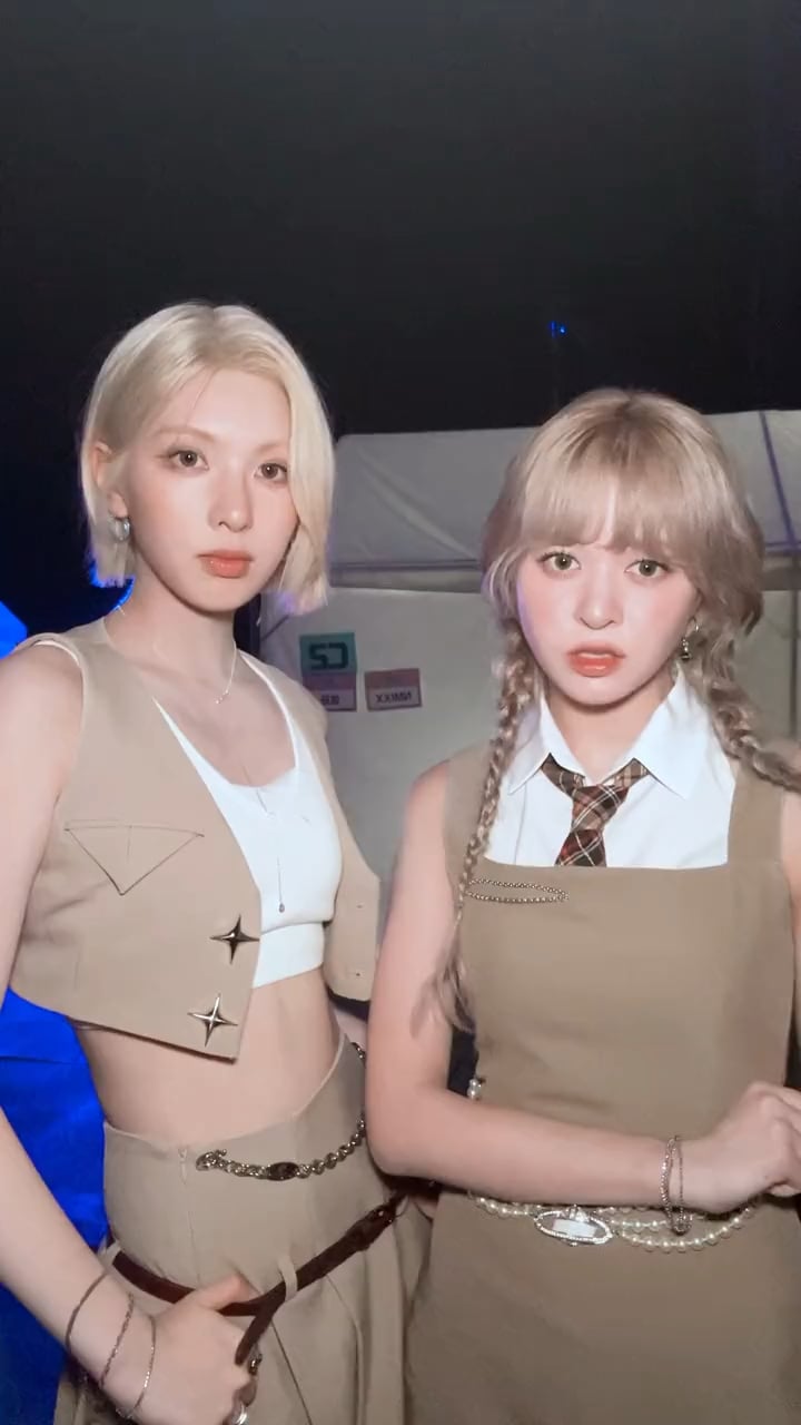 240702 NMIXX TikTok Update with Lily and BAE - 2️⃣ blonde girlz in japan - PTKOREA