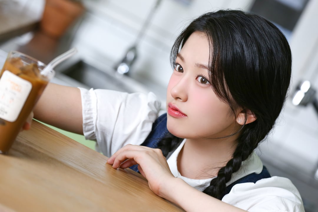 240702 Yujin - Maxim Supreme Gold Commercial Behind The Scenes - PTKOREA