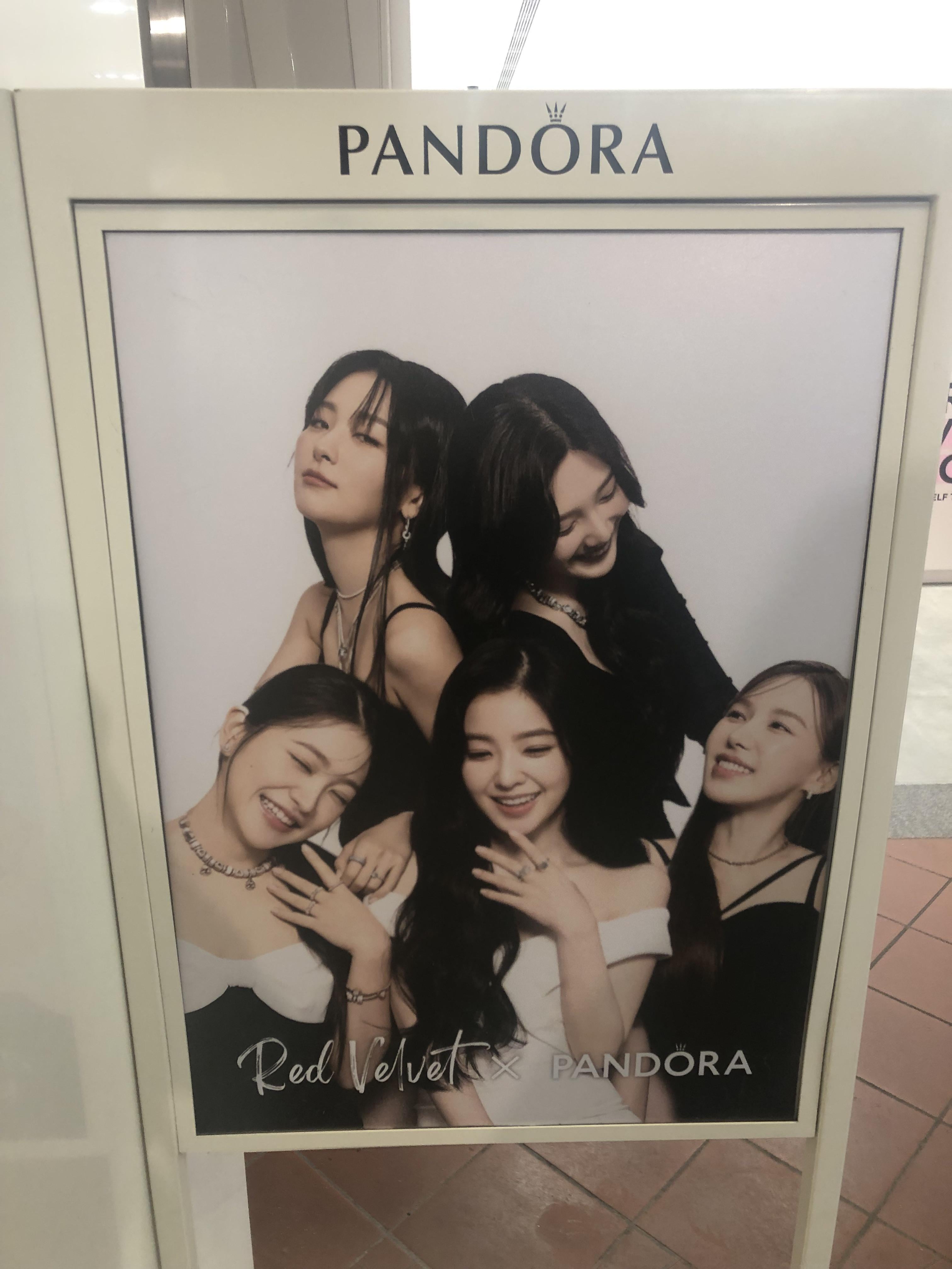 240727 saw this red velvet banner in singapore today !!! - PTKOREA