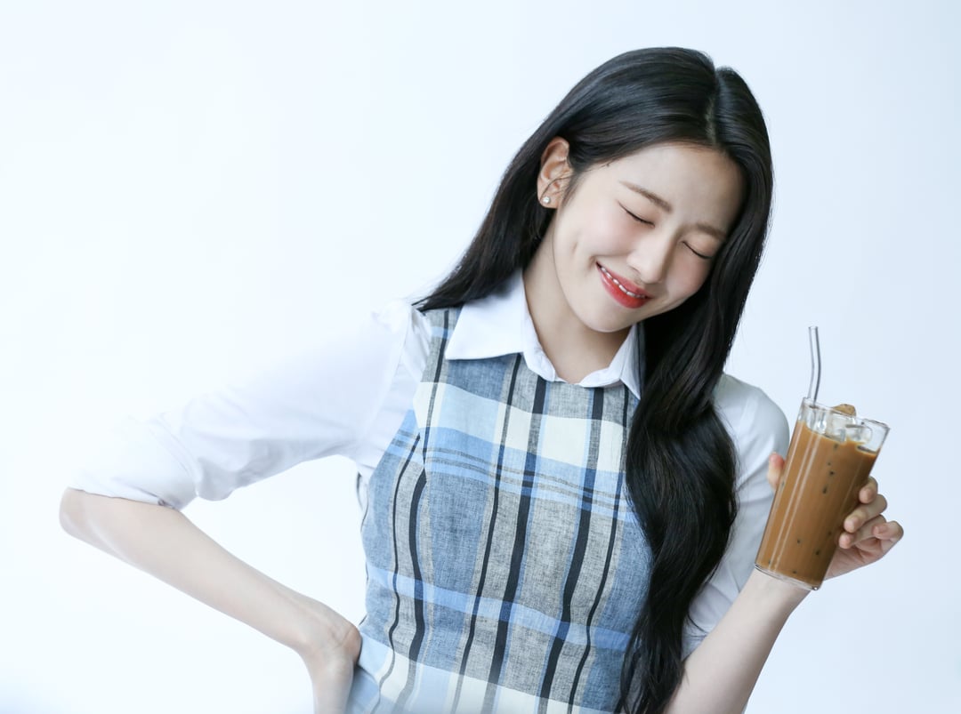 240702 Yujin - Maxim Supreme Gold Commercial Behind The Scenes - PTKOREA