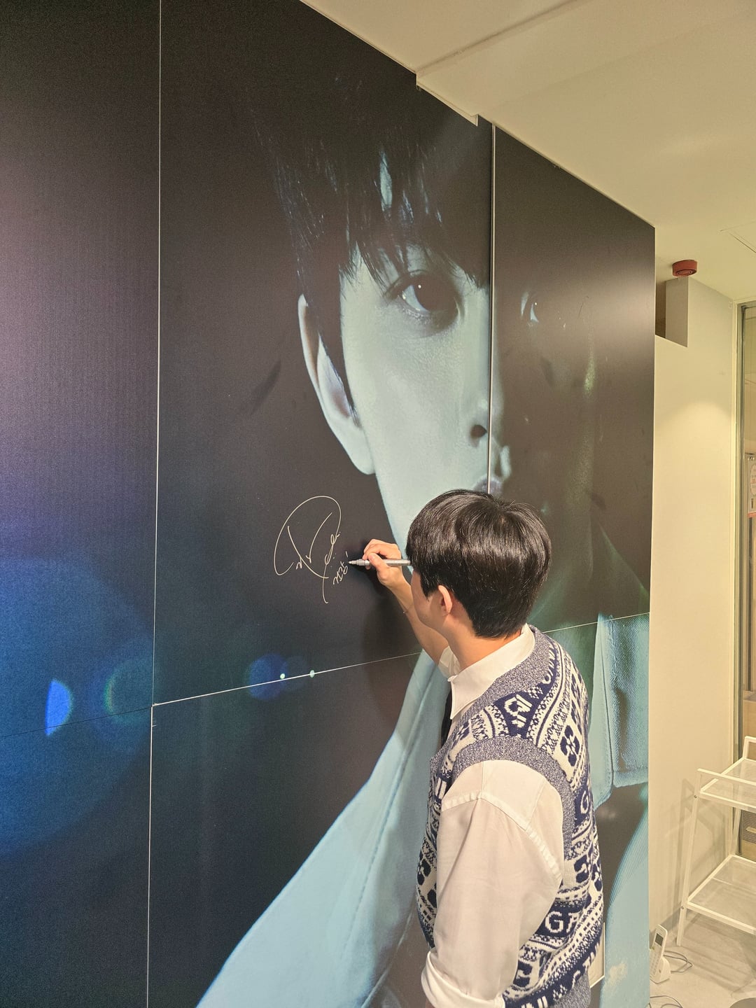 240718 Doh Kyungsoo Japan Official Twitter Update: in Japan Pop-Up ...
