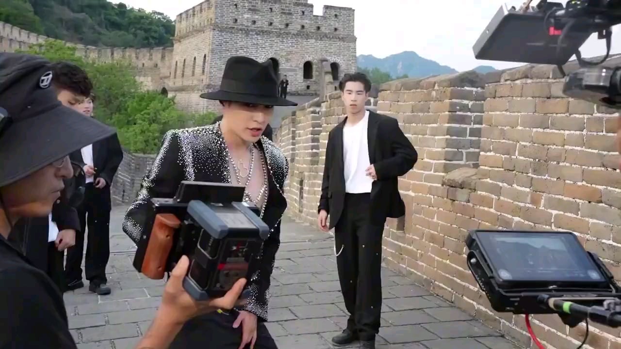 240823 Lay Weibo Update: 'Step' MV Behind the Scenes - PTKOREA