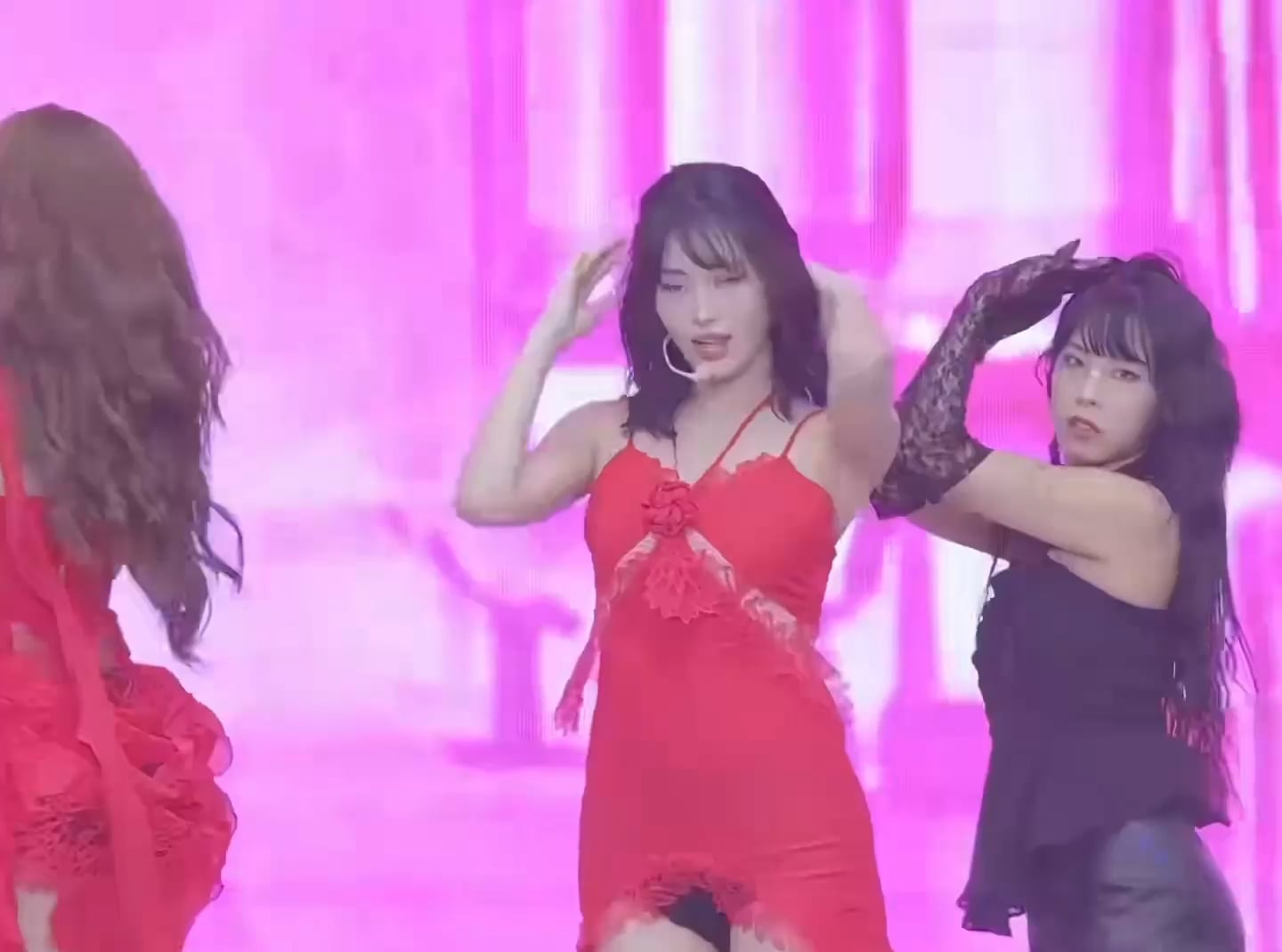 "Do Not Touch" Momo with the butterfly (fake) tattoo - PTKOREA