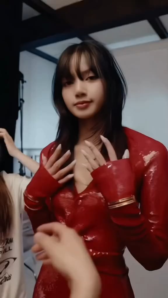 240812 | Lisa x Elle Magazine cover behind the scenes - PTKOREA