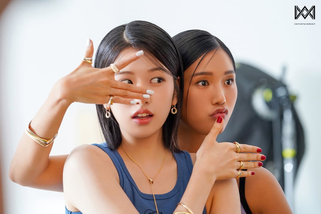 240808 Yujin (feat. OH MY GIRL Mimi) - Harper's BAZAAR Korea x Cartier (Photo Behind) - PTKOREA