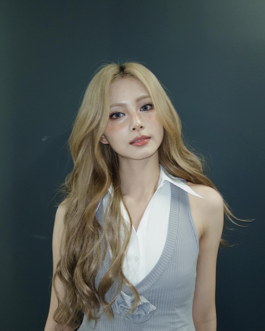 240910 Tzuyu Instagram Update - How about the cat makeup that Sabeanni did for you? 🐱Miao~💛 ...