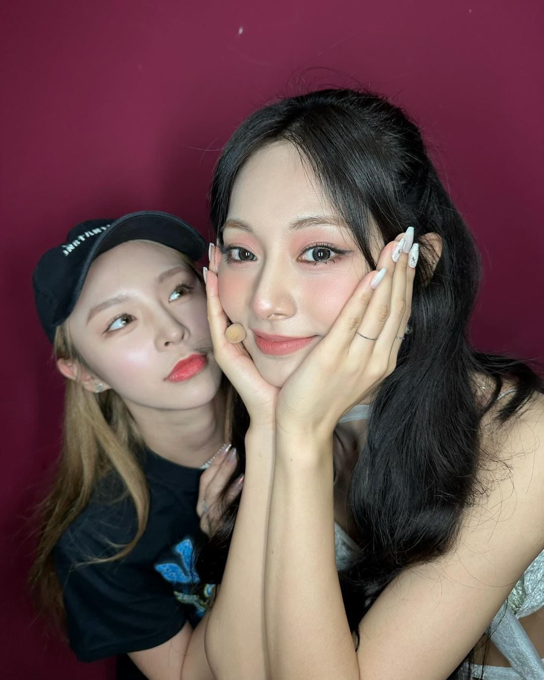 240909 Elkie Instagram Update with Tzuyu - PTKOREA