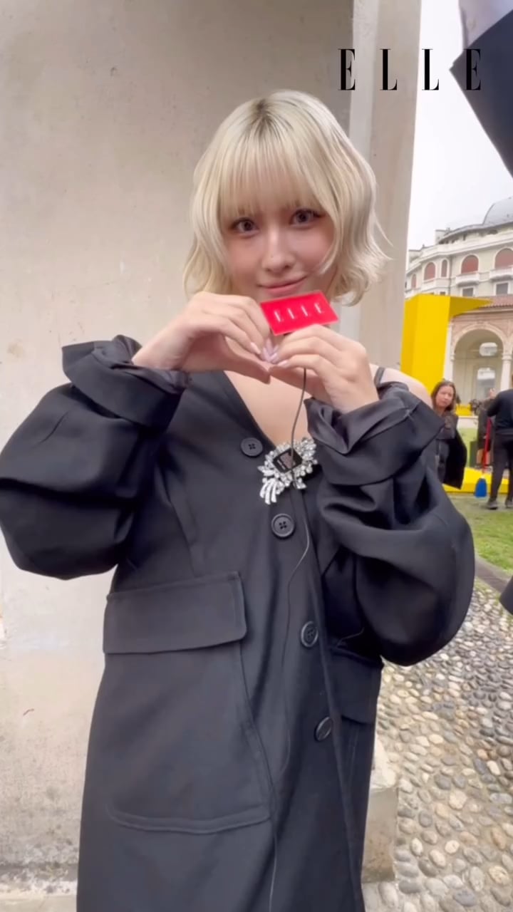 240919 ELLE Japan Instagram Update - TWICE MOMO takes on the emoji challenge😍 Ask about her ...
