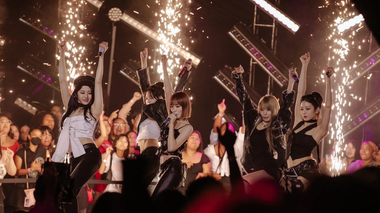 240918 LE SSERAFIM - LE SSERAFIM Talk New 'Smoky Pink' Headphone ...