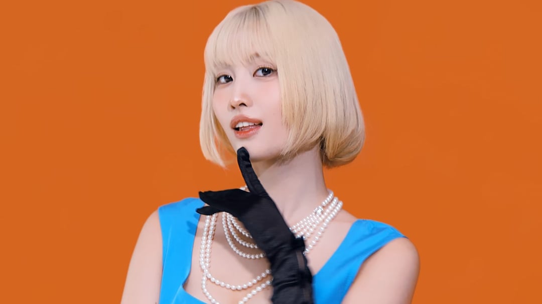 Momo in New Look music video - PTKOREA