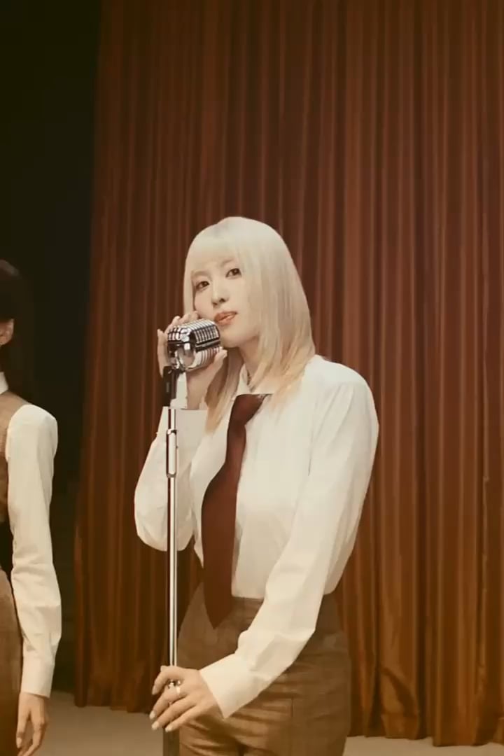 All of Momo's looks in MISAMO's "NEW LOOK" - PTKOREA