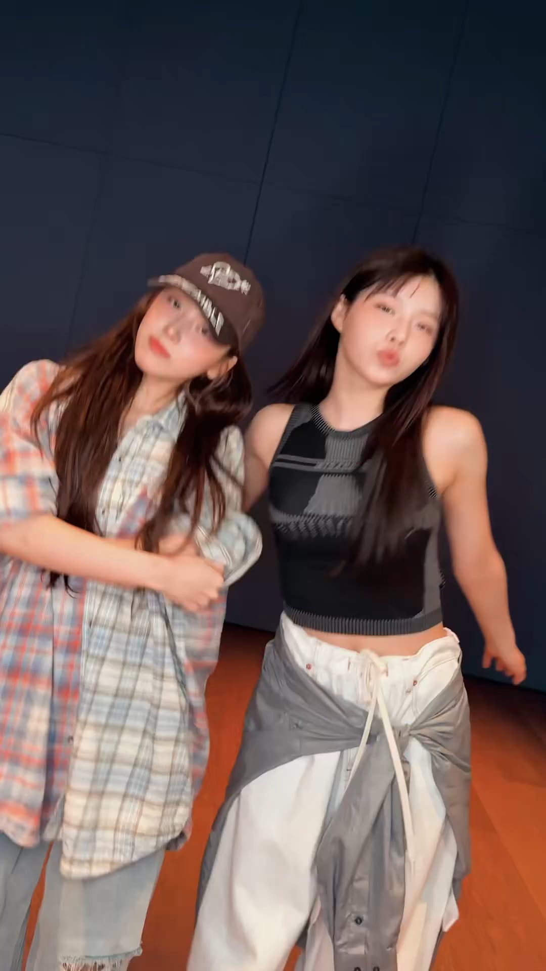 250227 - NMIXX TikTok Update with Jiwoo & Kyujin (ft. Howl Lee): [🎥] If ...