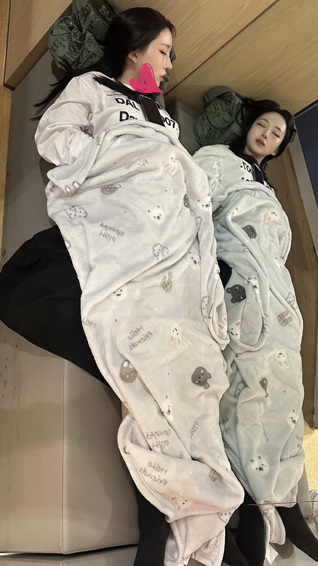 250225 - WE_NMIXX Twitter Update with Sullyoon ft. Haewon: Haewon unnie ...