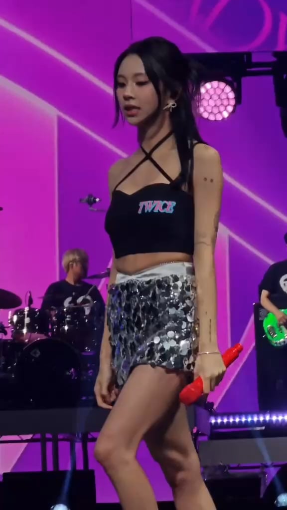 230908 - Chaeyoung enjoying the dance break of "Hare Hare" - PTKOREA