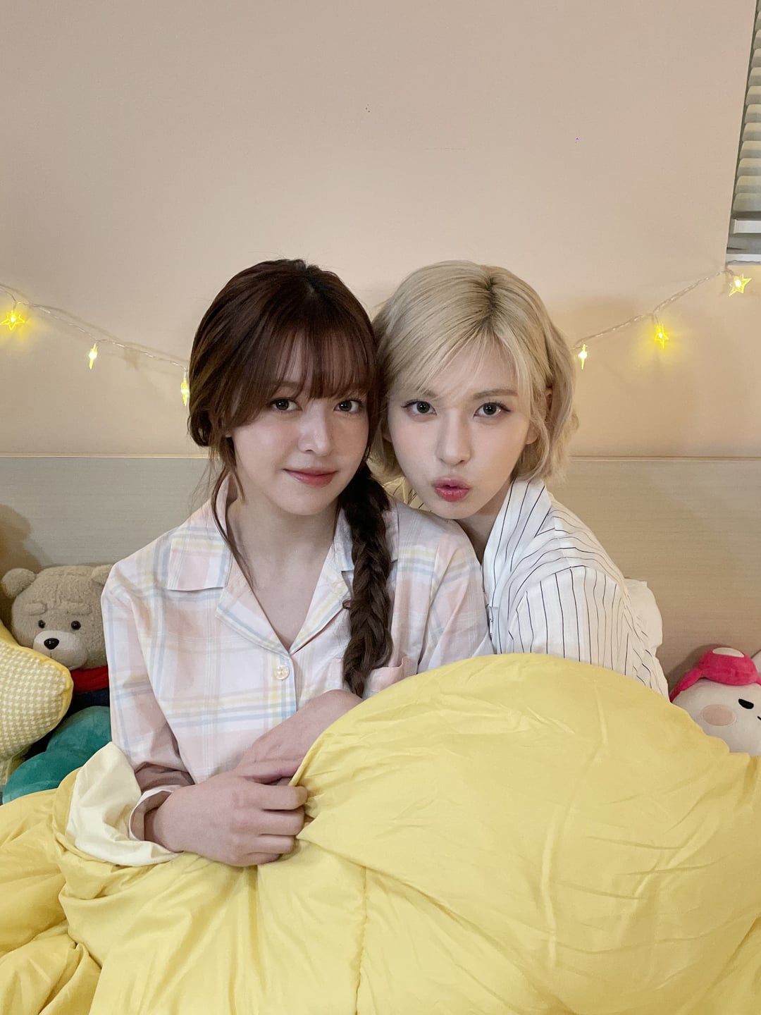 250329 - NMIXX Twitter Update with Lily & Bae: [📸] Sing And Sleep 😴🌟 ...