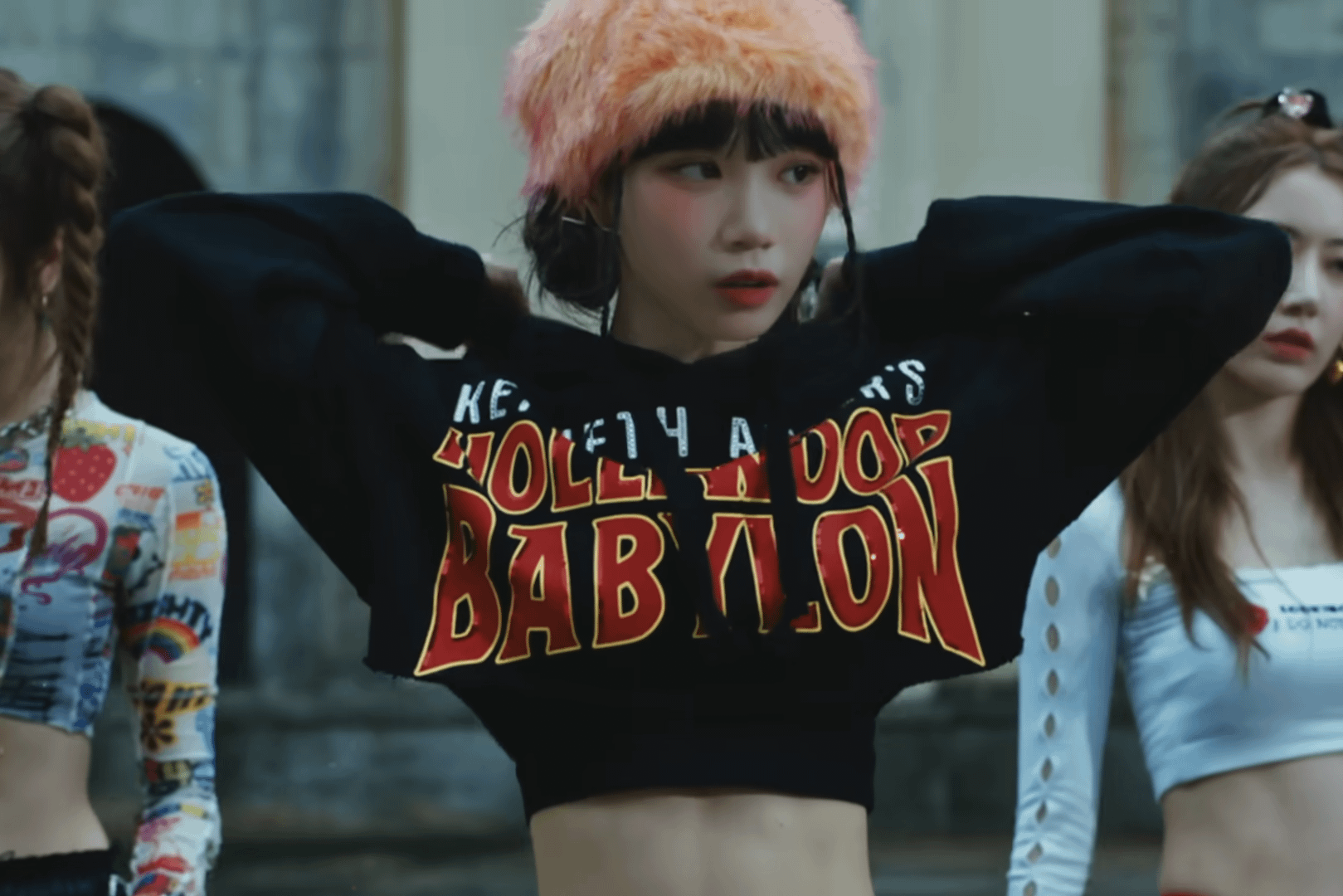 What's her name? I'm new to le sserafim. - PTKOREA