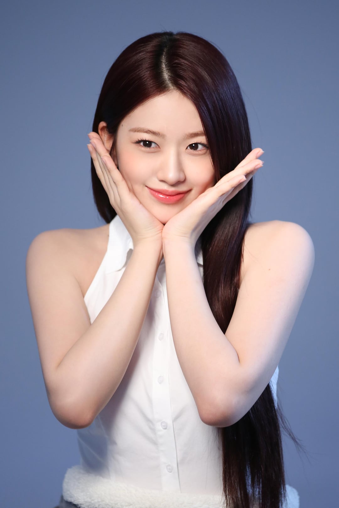 250421 Yujin - LABO-H (Commercial Filming Photo Behind) - PTKOREA