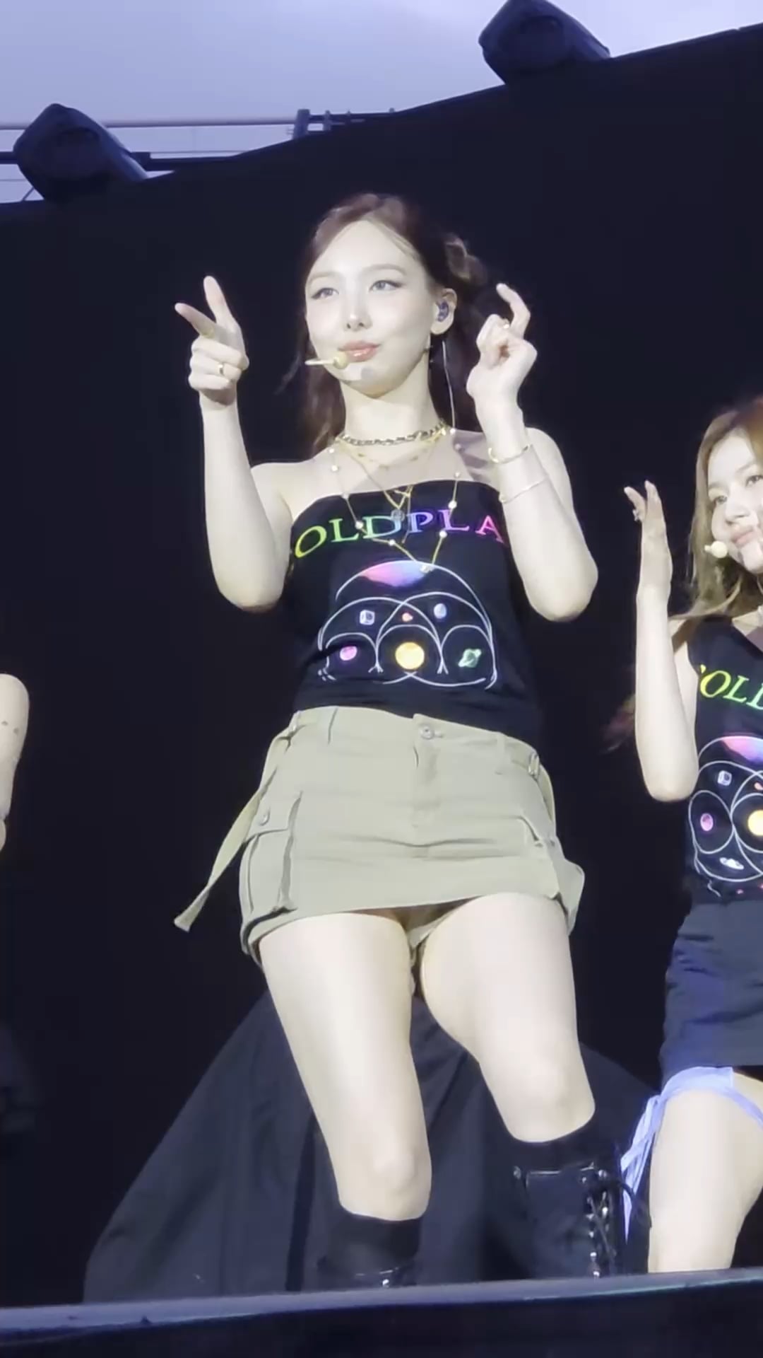 250422 - Nayeon is pretty, dancing on "TT" - PTKOREA