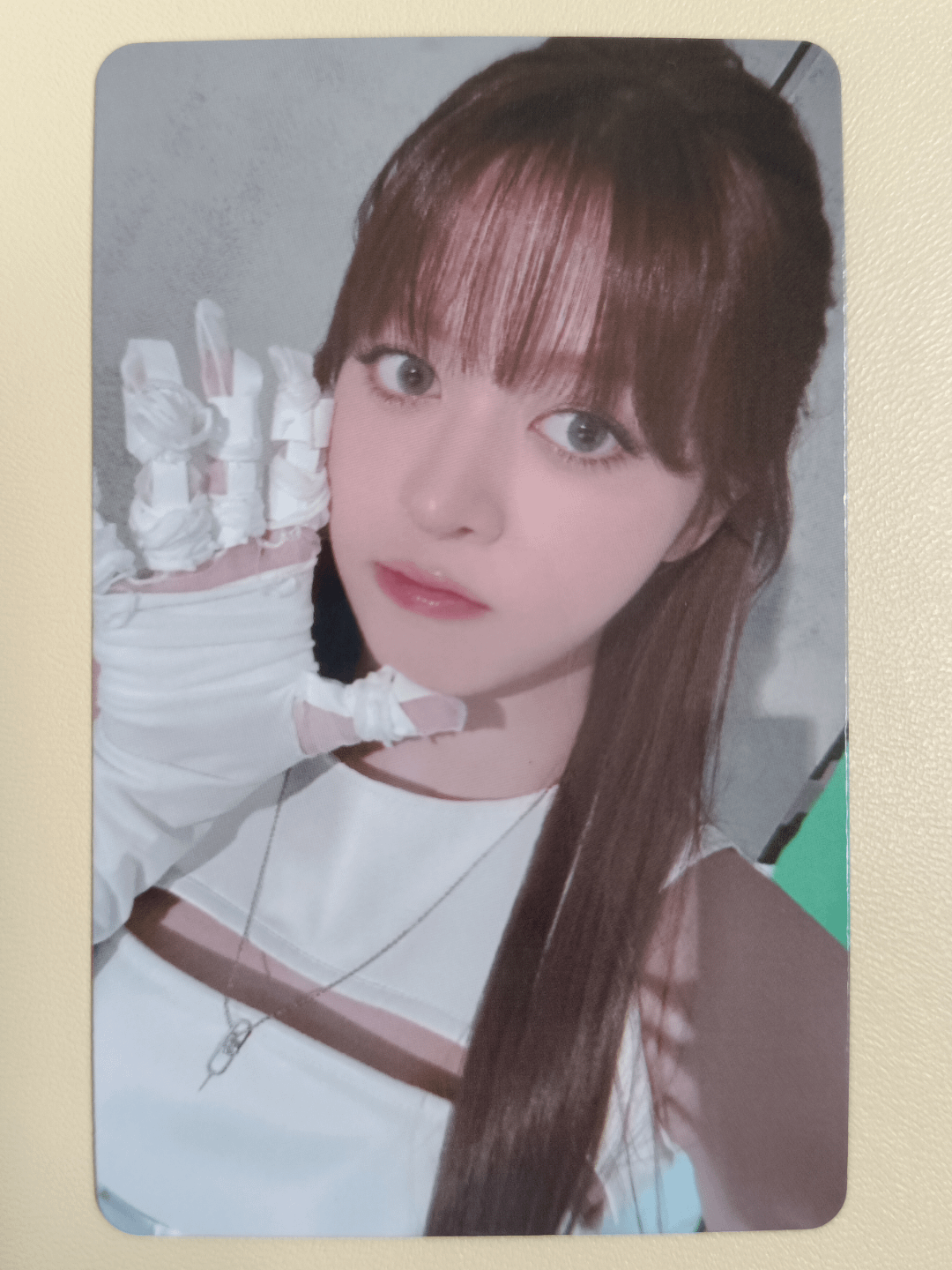 250317 Lily and her fancy sim tray ejector pin necklace 😂 - PTKOREA
