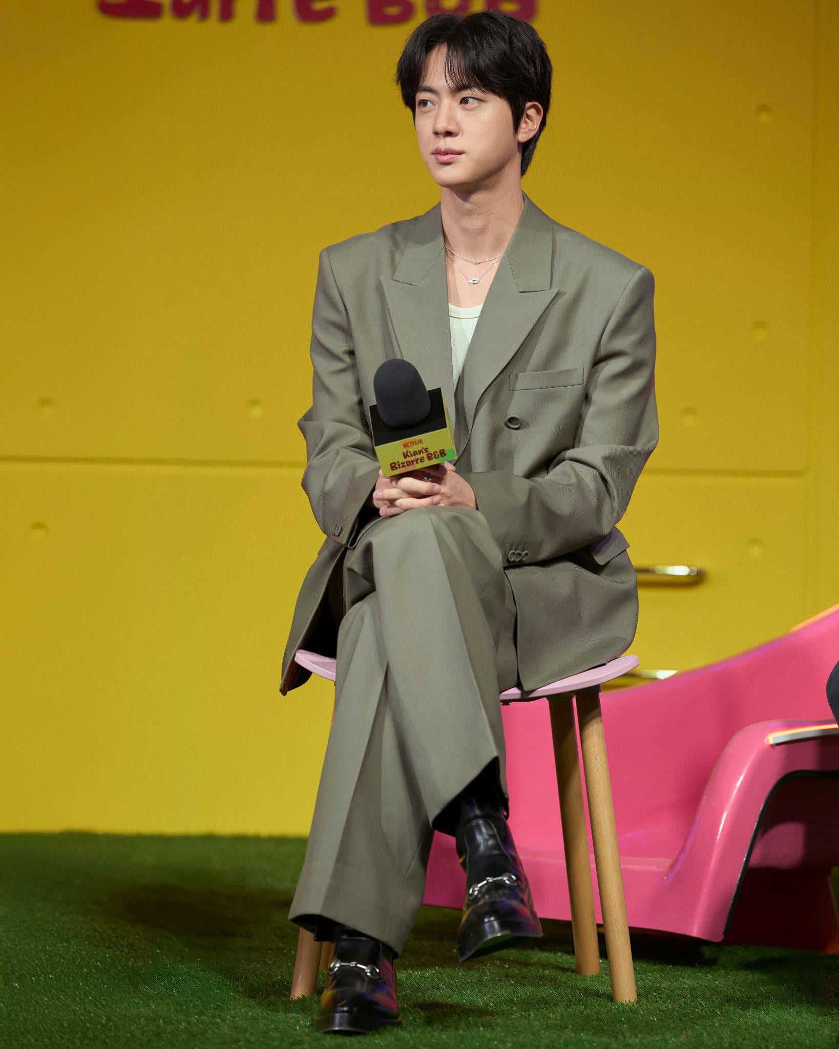 [Gucci Twitter] In a look from Gucci Pre-Fall 25, Global Brand Ambassador Jin from BTS attended ...