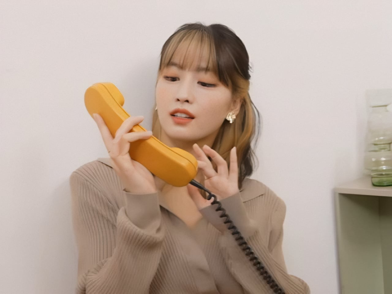 211231 - Momo is on the phone - PTKOREA