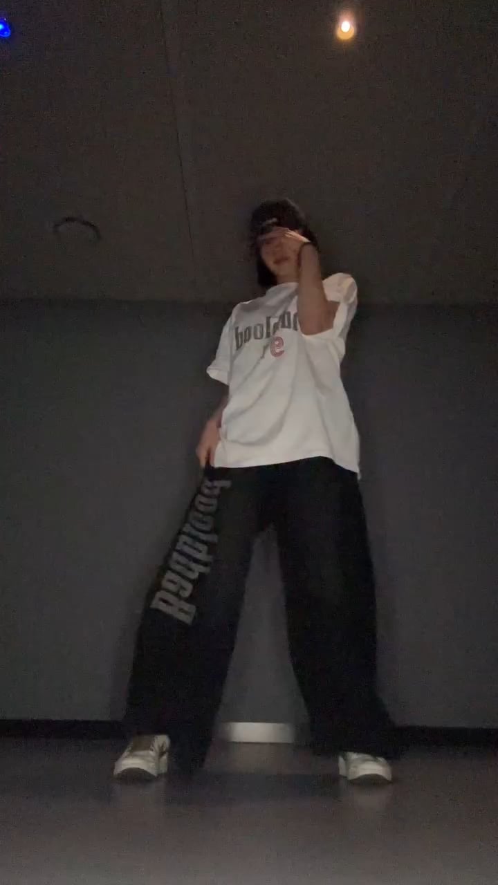 250501 Itzy IG update ("with the IE (way up)" dance by Yeji) - PTKOREA