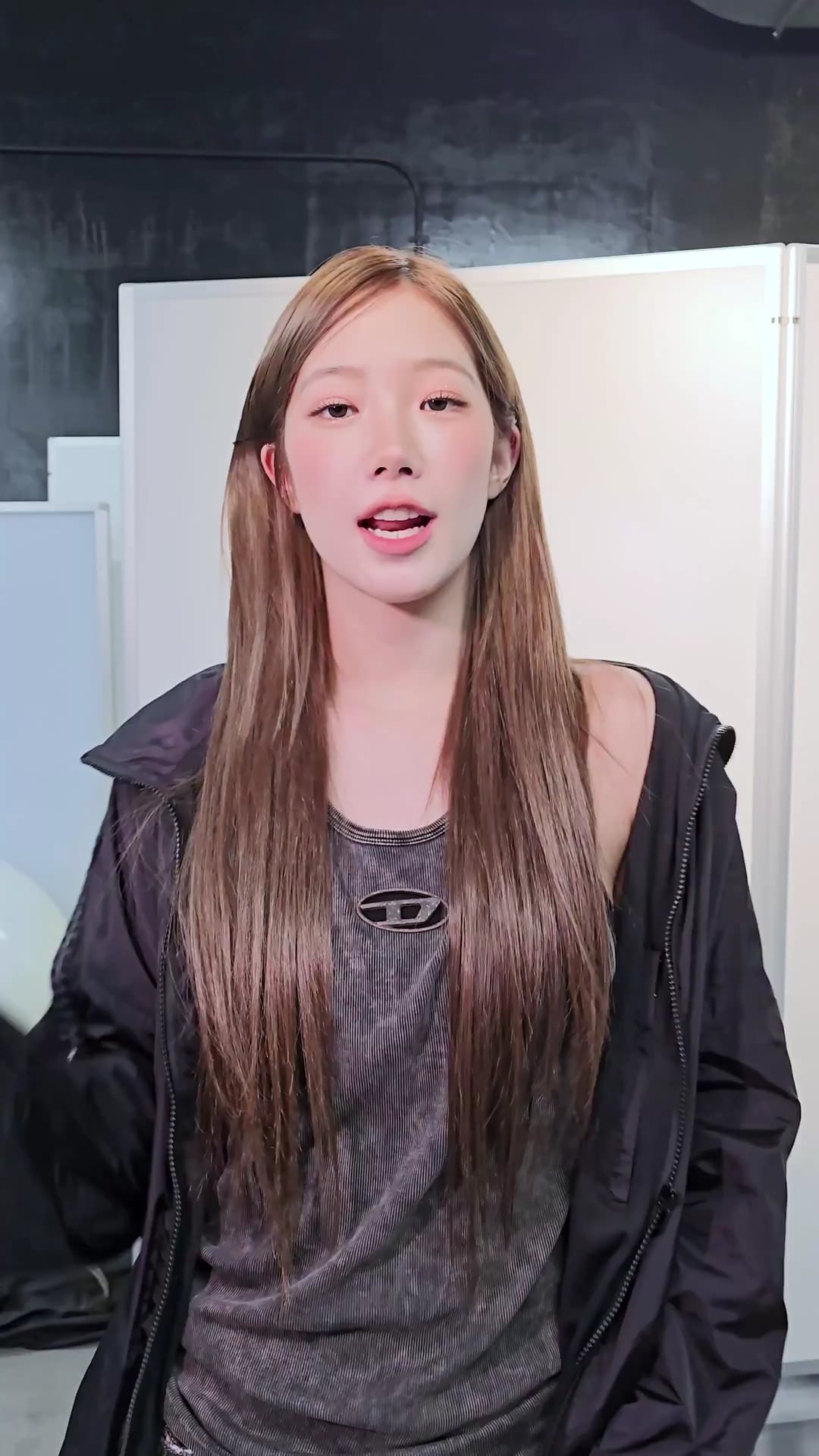 250617 LE SSERAFIM TikTok Update with Miyawaki Sakura & Kazuha - How’s the different vibe?🎀 ...