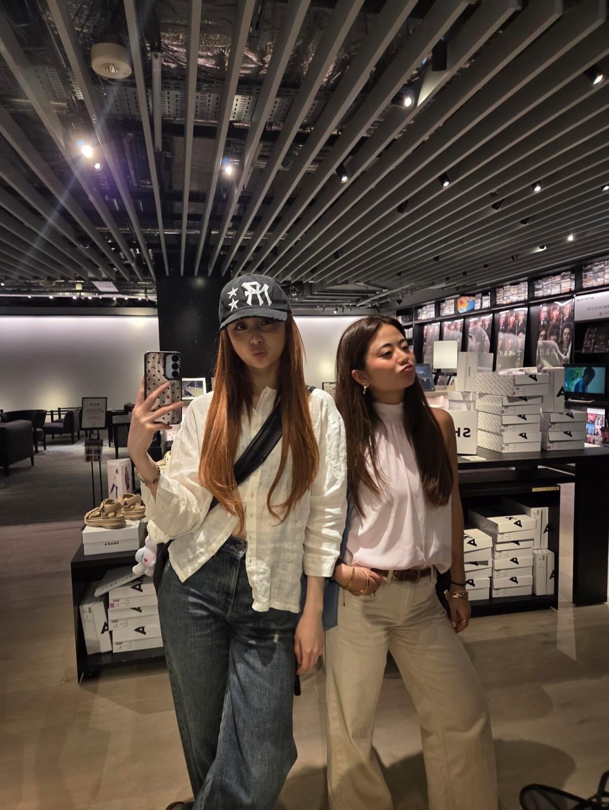 250703 Rachel Huh Instagram Update with Huh Yunjin - PTKOREA