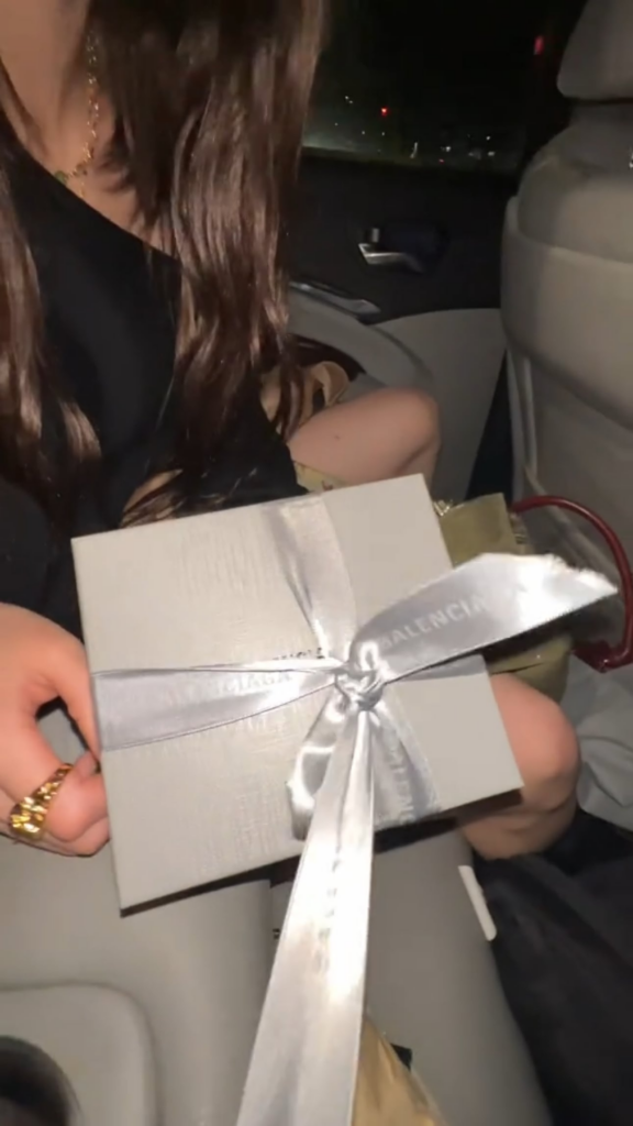 251008 Rachel Huh TikTok Update with Huh Yunjin - Happy birthday jen 😁 ...